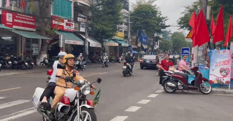 Nữ sinh vắng mặt ở điểm thi tốt nghiệp THPT, CSGT tức tốc đến tận nhà ...